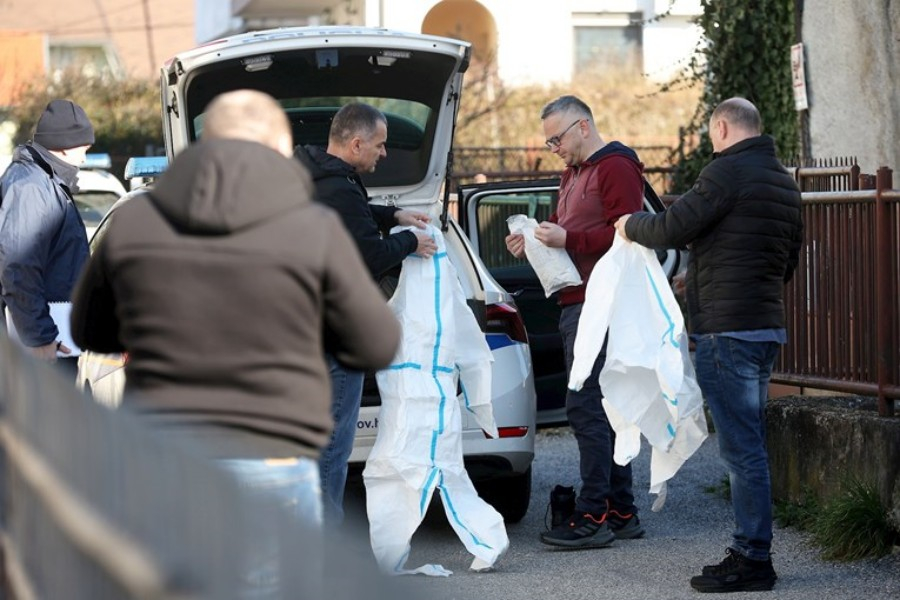 STRAVA U SUSJEDSTVU: Zapalila se porodična kuća, jedna osoba smrtno stradala, drugu spasili ...