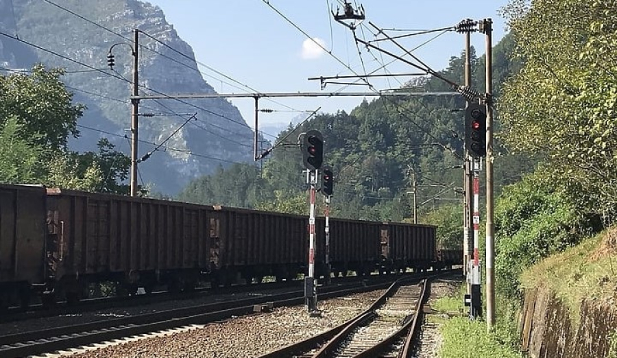 ŽELJEZNIČKA NESREĆA JUTROS U PET: Teretni voz iskočio iz šina u mjestu ...