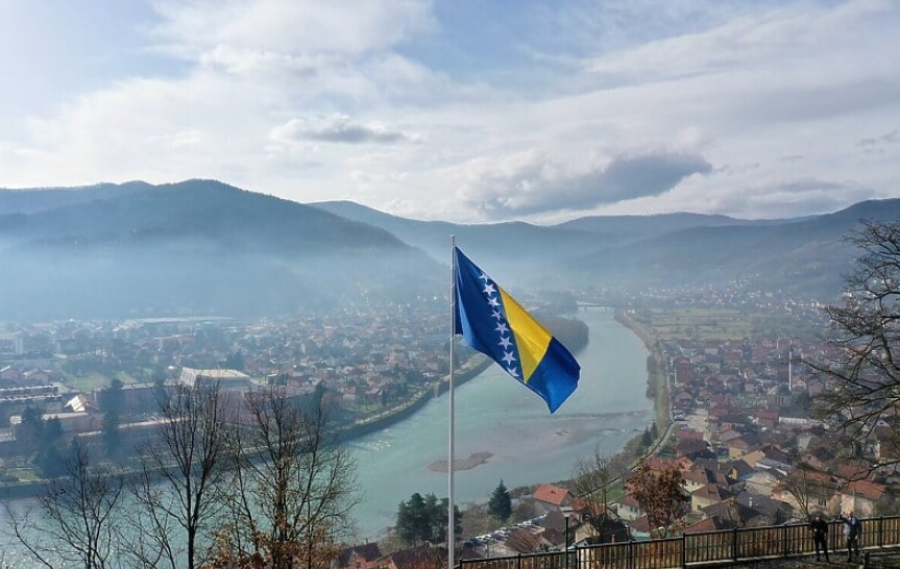 ČESTITKA IZ HEROJSKOG GORAŽDA: Velika zastava Bosne i Hercegovine ...
