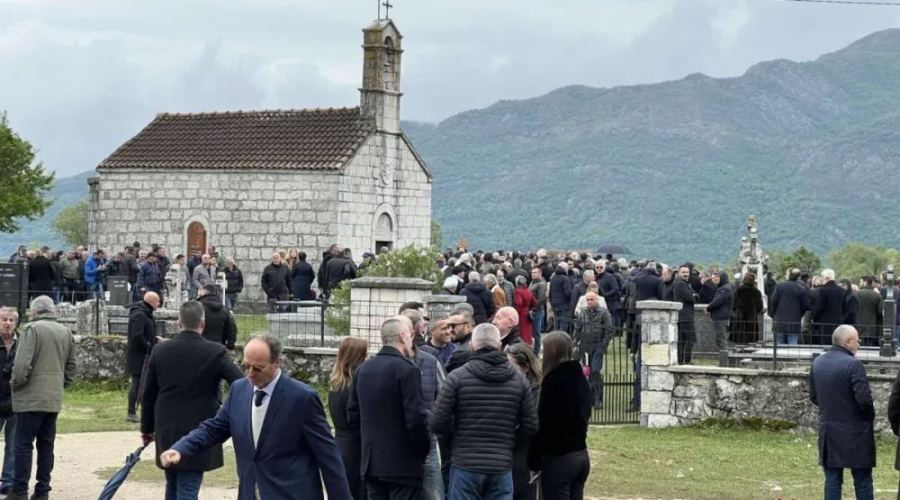 BIO JE 'BOG I BATINA CRNE GORE': Sahranjen kontroverzni biznismen ...