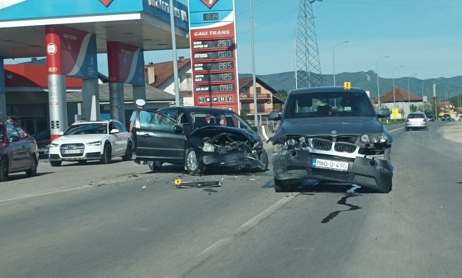 TEŠKA SAOBRAĆAJNA NESREĆA U BiH: Sudar dva vozila, ima povrijeđenih | Slobodna Bosna