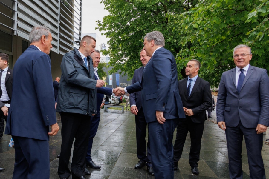 HRVATSKI MEDIJI BRUJE: Plenković dogovorio 80 ruku!? | Slobodna Bosna HRVATSKI MEDIJI BRUJE: Plenković dogovorio 80 ruku!? | Slobodna Bosna