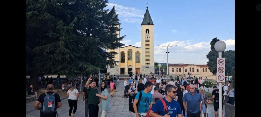 43. GODIŠNJICA GOSPINA UKAZANJA: Desetine hiljada vjernika slilo se u ...