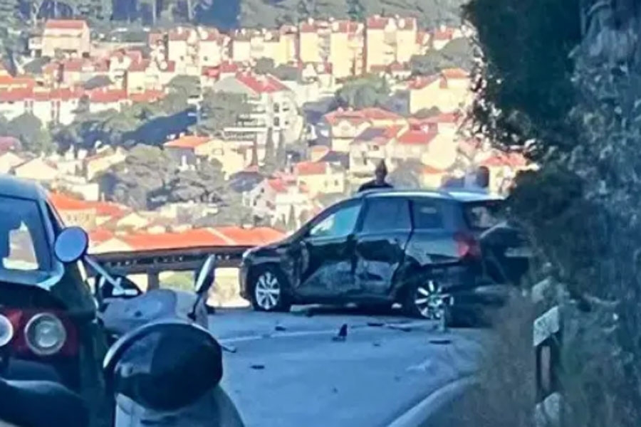 KOD SKRETANJA ZA BOSANKU: Teška prometna nezgoda s druge strane bh ... KOD SKRETANJA ZA BOSANKU: Teška prometna nezgoda s druge strane bh ...