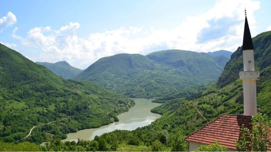 SJEĆANJE NA BOSANSKE NARODNE HEROJE: U Strgačini u nedjelju spomen na ...
