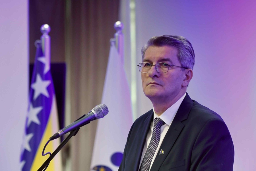 STRANKA 'NAPRIJED' OTVORENO PITA: 'Zašto se bjegunci iz BiH skrivaju u ...