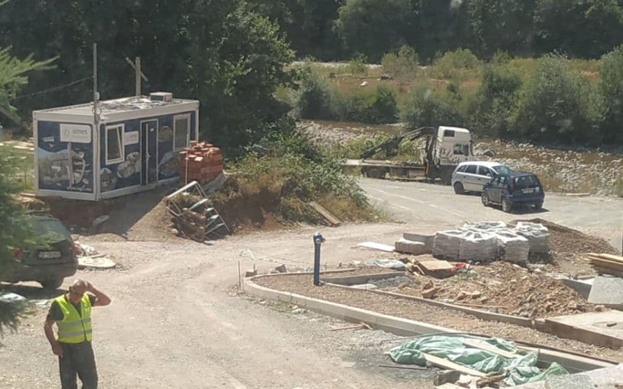 PUCNJAVA I SAOBRAĆAJNA 'JURNJAVA' U KOLAŠINU: Jedan poginuo, drugi ranjen | Slobodna Bosna