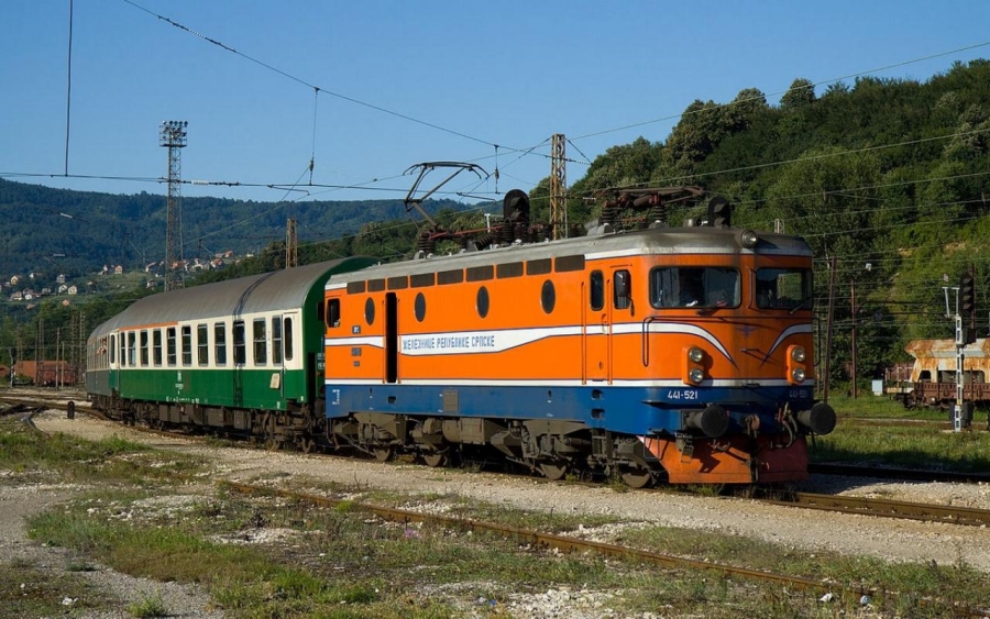 ISKLIZNUO VAGON-CISTERNA IZMEĐU DVA ŠAMCA: Prilikom iskliznuća, do ...