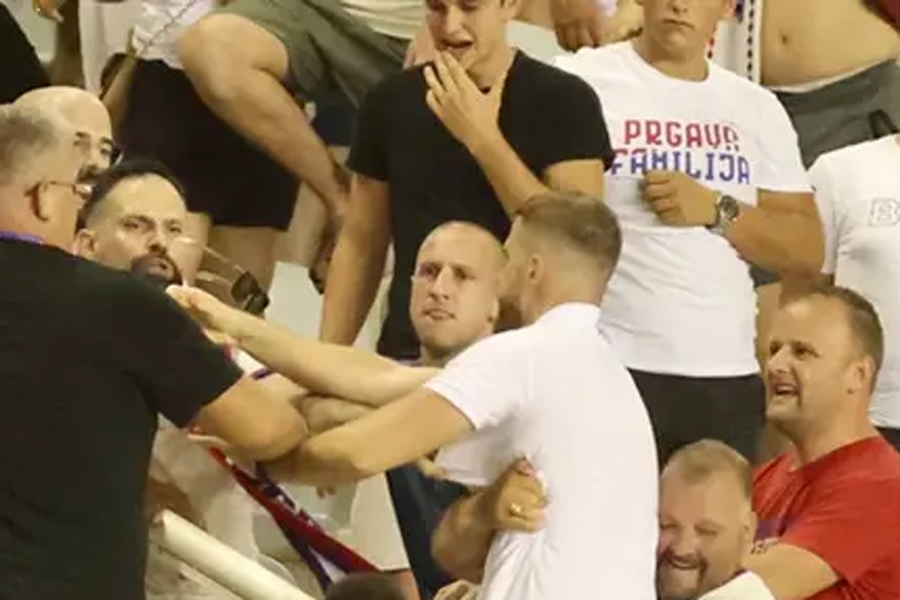 HAOS U SPLITU: Nakon novog debakla Hajduka, navijači pokušali upasti u ... HAOS U SPLITU: Nakon novog debakla Hajduka, navijači pokušali upasti u ...