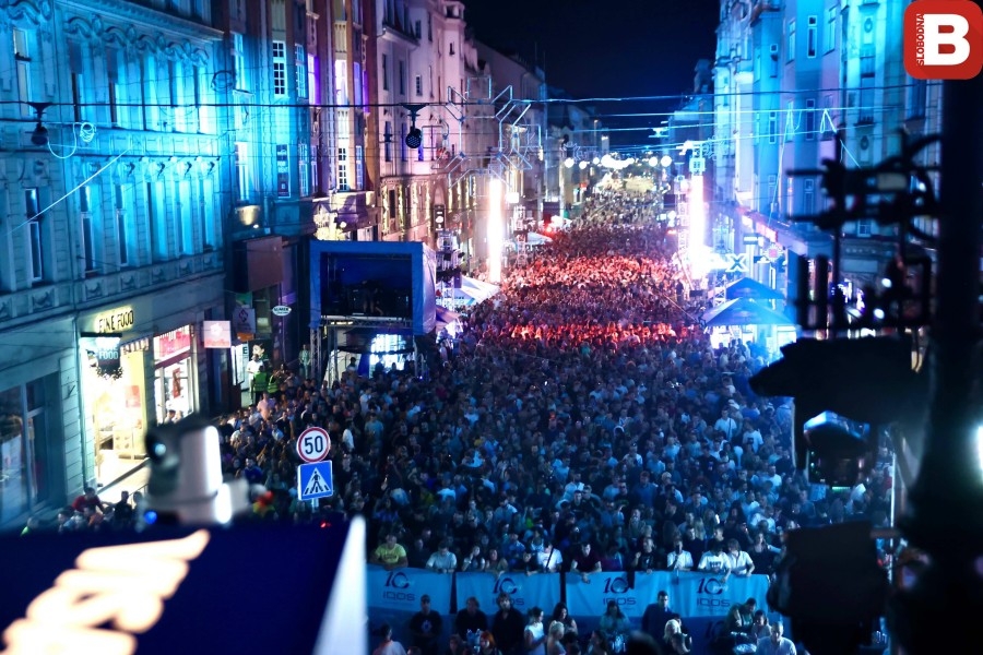 SPEKTAKULARNI PRIZORI IZ SARAJEVA: 'SB' na posljednjoj noći SFF-a ...