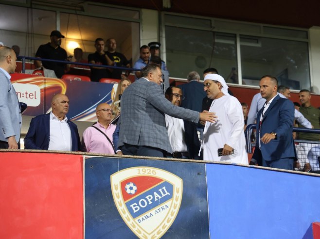 U DRUŠTVU VICE ZELJKOVIĆA I ŠEIKA IZ UAE: Dodik sa tribina bodri Borac ...