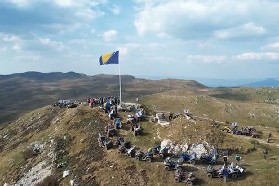 NA JAHORINI SE VIJORI VELIKA ZASTAVA BiH: Efendić ponosan na GSS ...