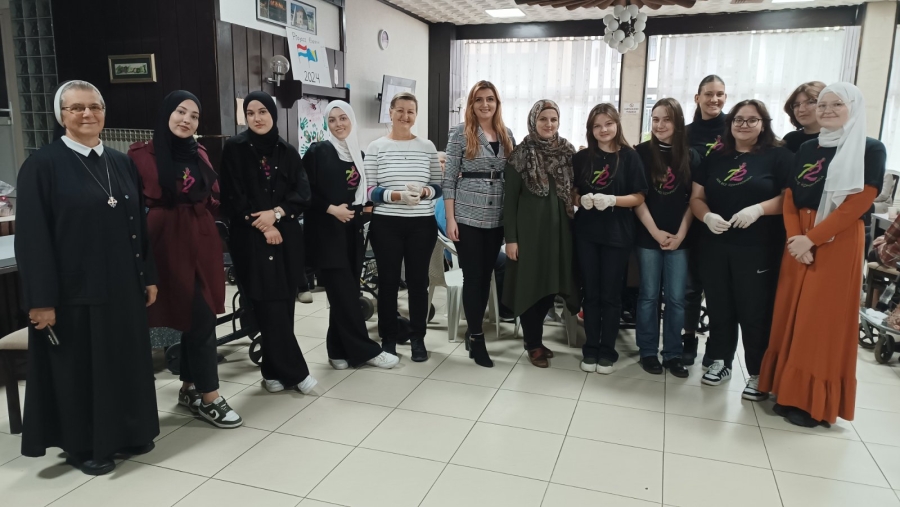 NAŠA PRELIJEPA BOSNA I HERCEGOVINA: Učenice Katoličkog-školskog centra ...