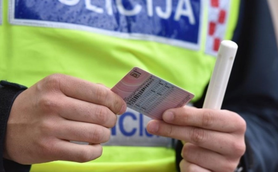 ČEGA SE DOSJETILA: Policija zaustavila 37-godišnjakinju, umjesto ...