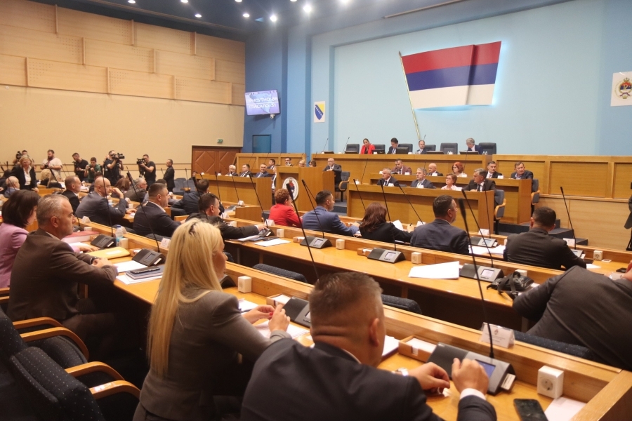 BURNO U BANJOJ LUCI: Na sjednici Narodne skupštine Republike Srpske ...