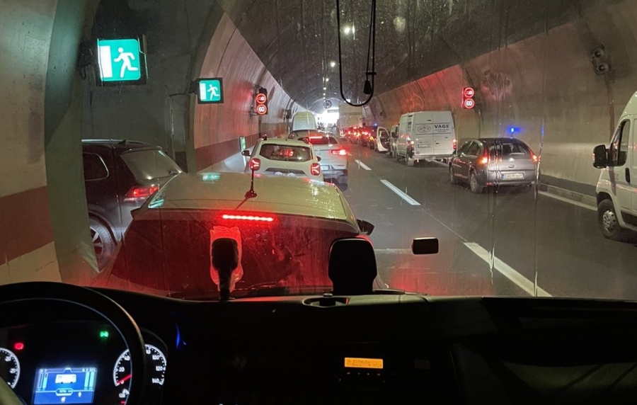 TEŽAK SUDAR U TUNELU '25. NOVEMBAR': Obustavljen saobraćaj prema Sarajevu, ima povrijeđenih ...