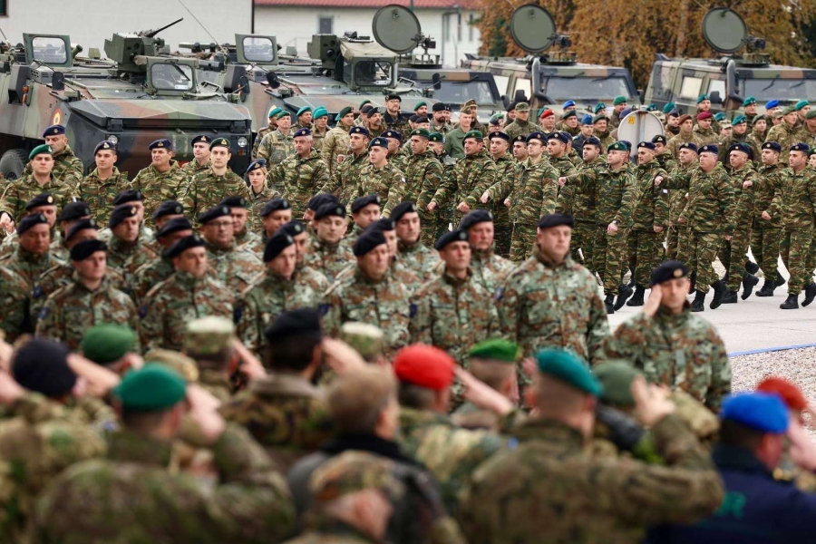 20 GODINA EUFORA U BiH: Vojnici postrojeni u bazi Butmir - poručuju ...