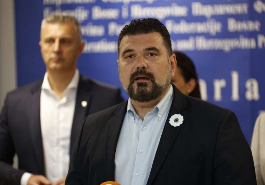 ZASTUPNIK DF-a MAHIR MEŠALIĆ: 'Ne može se biti malo vlast, a glumiti ...