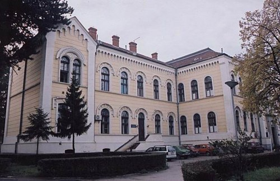 LJEKAR PIPKAO MALOLJETNICE, ALI NEĆE ODGOVARATI: Optužnica protiv ...