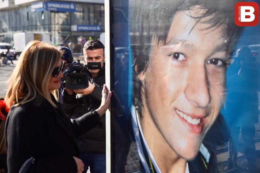 PROŠLO JE 17 GODINA OD BRUTALNOG UBISTVA SARAJEVSKOG TINEJDŽERA: Porodica i prijatelji položili ...
