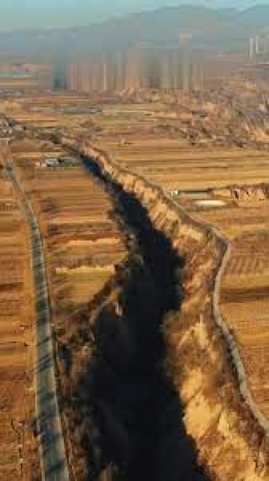 ZEMLJA SE OTVORILA: Fenomen ostavio naučnike u čudu, 10 kilometara ...