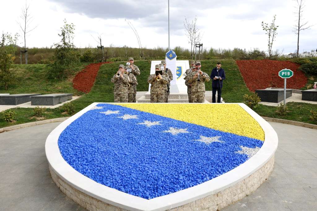 U ČAST SVIM PRIPADNICIMA ARMIJE I MUP-a RBiH: Memorijalni centar ...