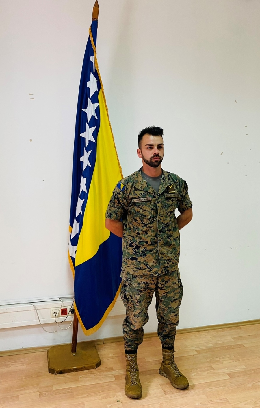 PRIPADNIK OSBiH SPRIJEČIO PLJAČKU PRODAVNICE U CAZINU: Vodnik ...