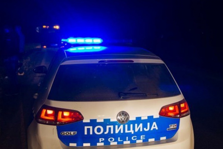 NAPALI MUŠKARCA ISPRED ULAZA U ZGRADU: U Banjaluci uhapšene dvije osobe... | Slobodna Bosna