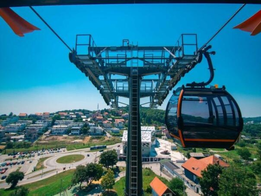 KAD STANE ŽIČARA: Putnici su u gondolama bili zarobljeni 45 minuta, a ...