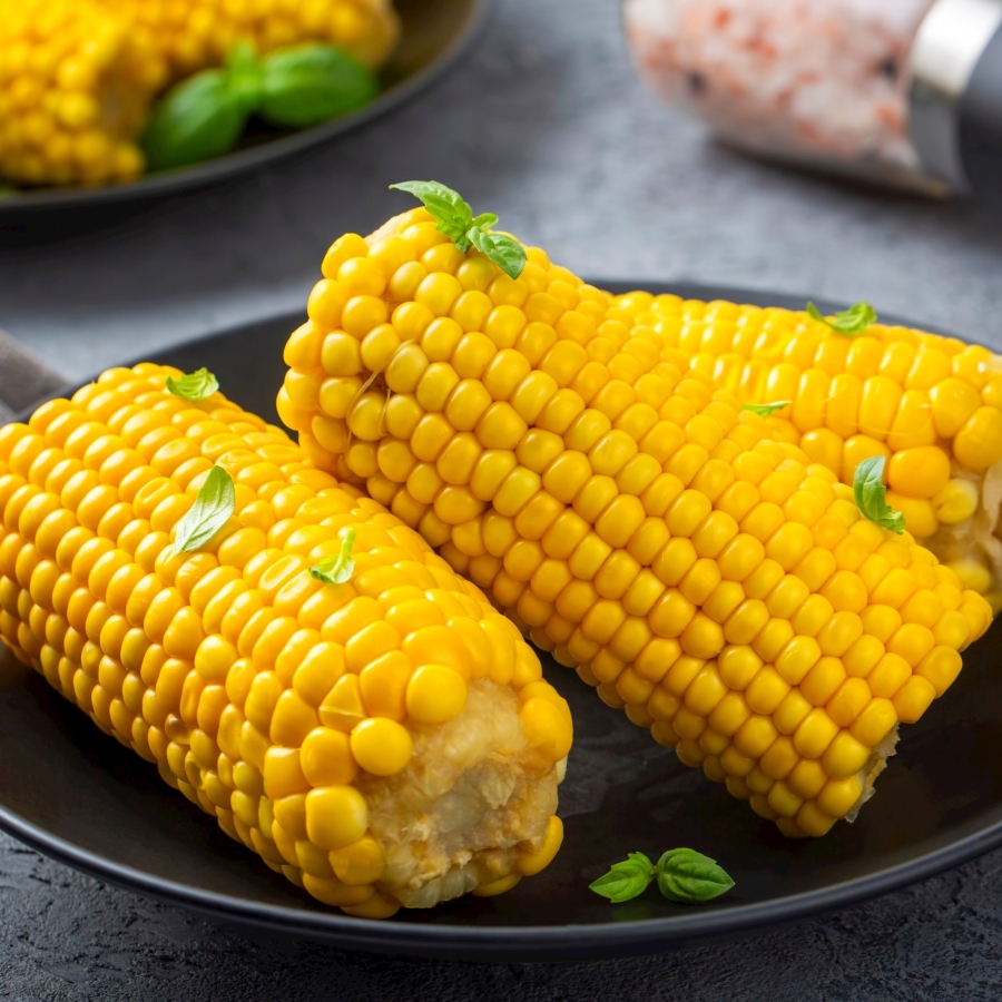 SAD JE NJEGOVO VRIJEME, ISKORISTITE GA: U vodu za kuhanje kukuruza ...