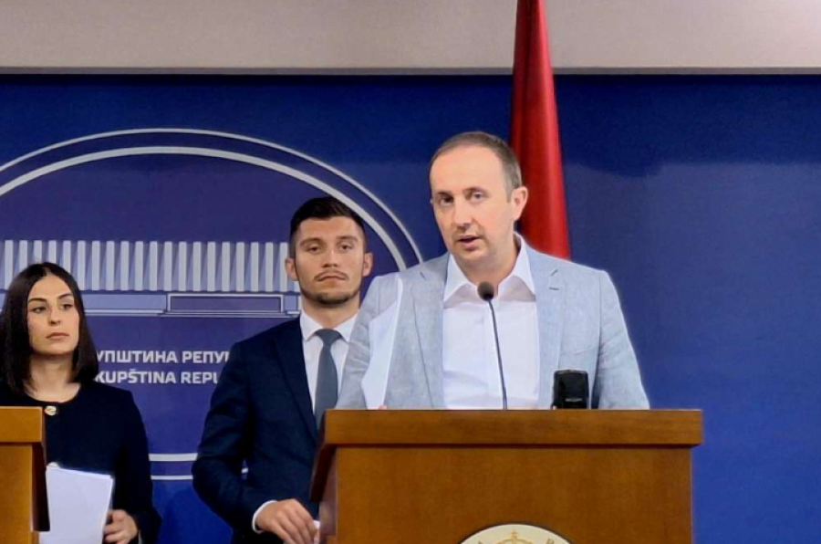 OGNJEN BODIROGA, NAORUŽAN MRŽNJOM I OGRNUT MITOMANIJOM, ZA GOVORNICOM NSRS-a: Negirao opsadu ...