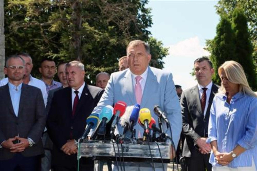 NITI METAR, NITI MILIMETAR: Prošle su TRI GODINE od kada je Dodik ...