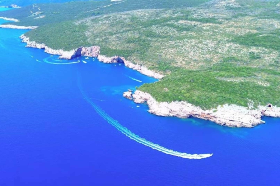 KAO STVORENA ZA UŽIVANJE: Ovo je ubjedljivo najljepša plaža u Crnoj ...