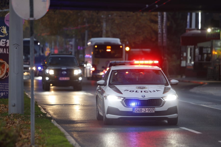 'SB' PATROLA: Opsadno stanje oko Zetre, veliki broj policije pred ...