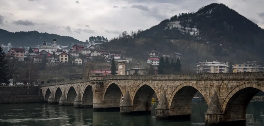 MOST KAO SIMBOL ZLOČINA: U gradu slavne Ćuprije caruju parole, a iz ...